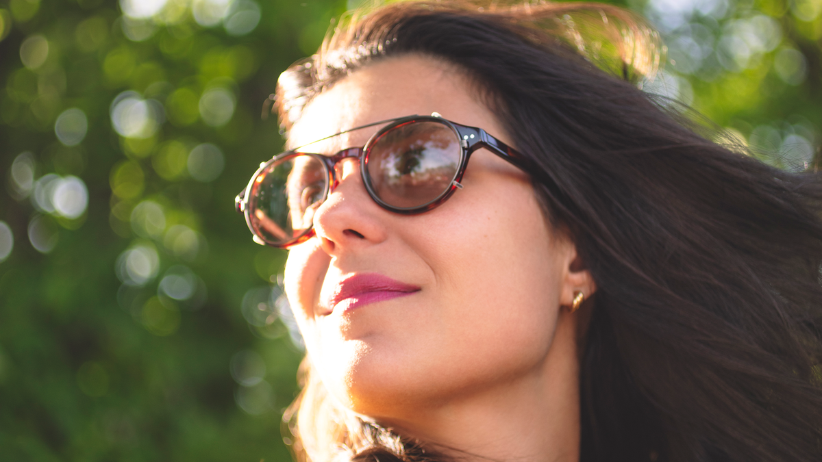 Discover 6 Tinted Glasses Types & Benefits (2023)